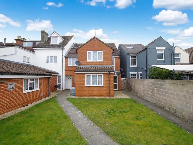 Lansdown Road, Old Town, Swindon SN1, 2 bed flat to rent, £950 pcm | PrimeLocation