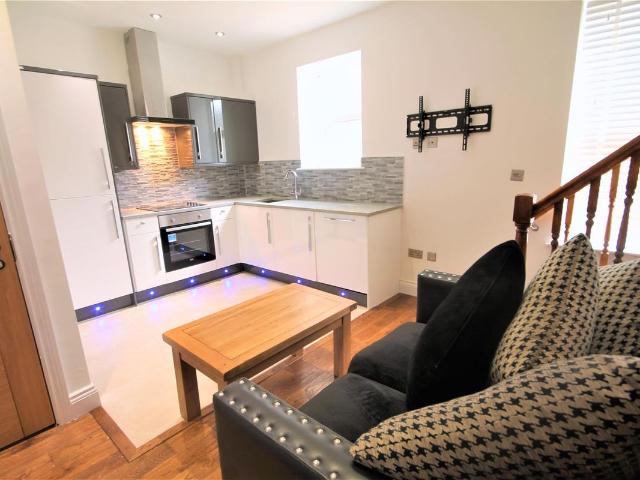 Lansdowne Court, Gosforth NE3, 1 bed flat to rent, £950 pcm | PrimeLocation