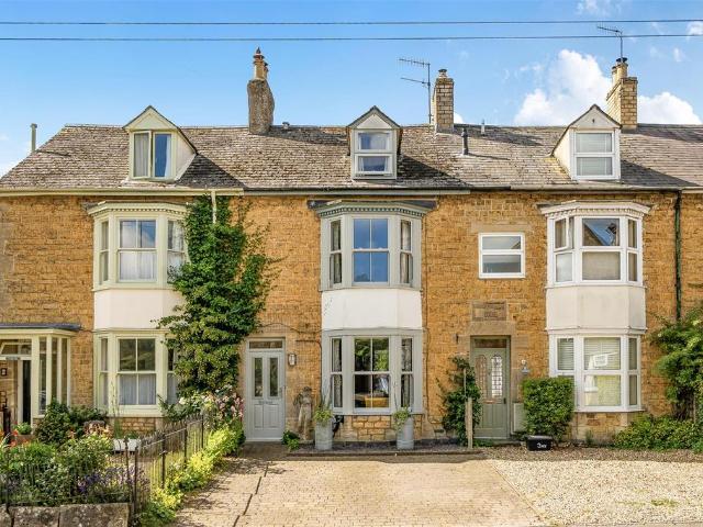 Lansdowne, Cheltenham GL54 3 bed house to rent £2,950 pcm £681 pw