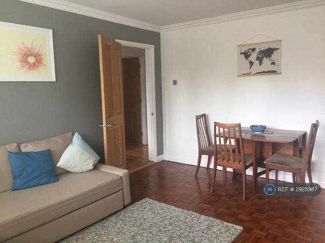 Lansdowne Close, Twickenham, TW1 2 bed maisonette to rent £1,900 pcm £438 pw