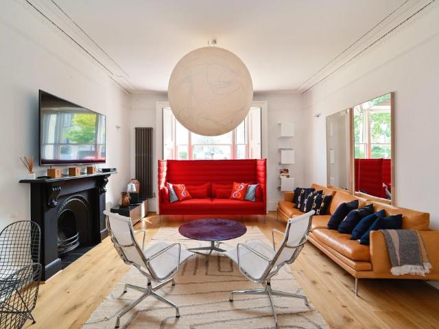 Lansdowne Crescent, W11 3 bed apartment to rent £12,133 pcm £2,800 pw
