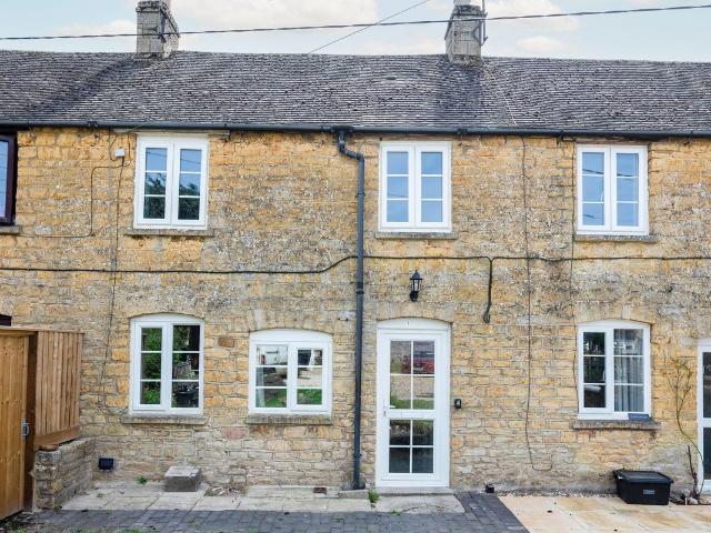 Lansdowne, Bourton On The Water GL54, 2 bed terraced house to rent, £1,200 pcm | PrimeLocation