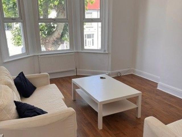 Lansdowne Grove, London NW10, 3 bed flat to rent, £2,400 pcm | PrimeLocation