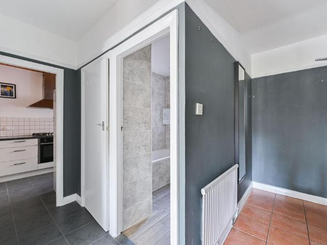 Lansdowne Hill, West Norwood, London. 1 bed flat to rent £1,650 pcm £381 pw