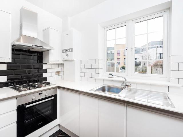 Lansdowne Hill, West Norwood, London. 1 bed flat to rent £1,600 pcm £369 pw