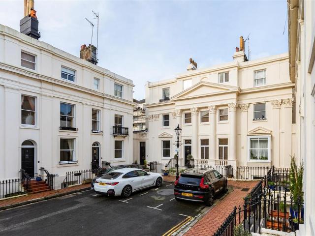 Lansdowne Square, Hove, BN3 5 bed house to rent £5,000 pcm £1,154 pw