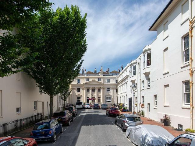 Lansdowne Square, Hove, East Sussex BN3, Studio to rent, £895 pcm | PrimeLocation