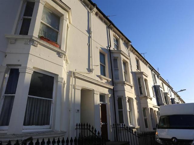 Lansdowne Street, Hove 2 bed flat to rent £1,595 pcm £368 pw