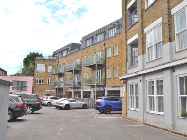 Lansdowne Place, Crystal Palace SE19 1 bed flat to rent £1,650 pcm £381 pw