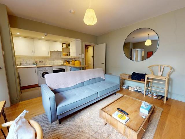 Lansdowne Place, Brighton, BN3 1 bed flat to rent £1,550 pcm £358 pw