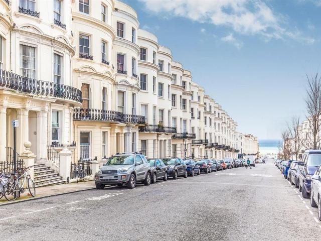 Lansdowne Place, HOVE 2 bed flat to rent £1,450 pcm £335 pw