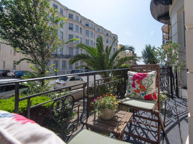 Lansdowne Place, Hove BN3, 1 bed flat to rent, £1,995 pcm | PrimeLocation