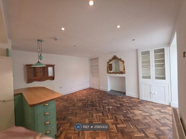 Lansdowne Place, Hove BN3, 2 bed flat to rent, £1,950 pcm | PrimeLocation