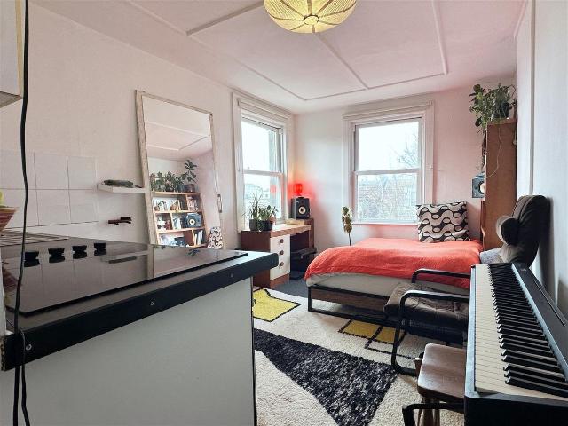 Lansdowne Place, Hove BN3, Studio to rent, £850 pcm | PrimeLocation