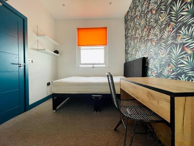 Lansdowne Place, Hove BN3, Room to rent, £815 pcm | PrimeLocation
