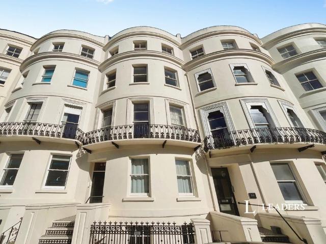 Lansdowne Place, Hove, East Sussex, BN3 2 bed flat to rent £1,675 pcm £387 pw