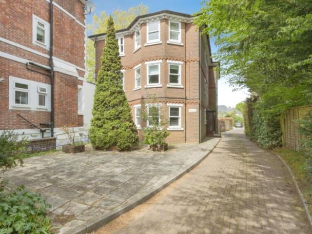 Lansdowne Road, Tunbridge Wells TN1, 2 bed flat to rent, £1,600 pcm | PrimeLocation