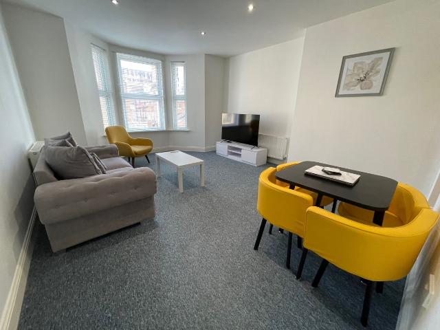 Lansdowne Road, Bournemouth BH1, 2 bed flat to rent, £1,375 pcm | PrimeLocation