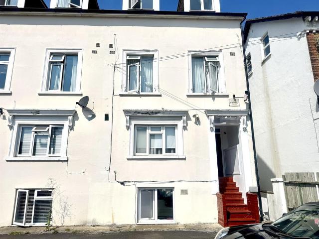 Lansdowne Road, Croydon CR0, 2 bed flat to rent, £1,650 pcm | PrimeLocation