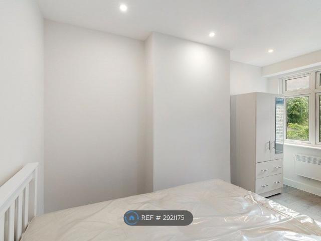 Lansdowne Road, Hounslow TW3, Studio to rent, £995 pcm | PrimeLocation