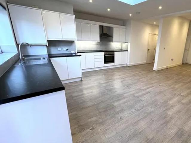 Lansdowne Road, London, IG3 8NG, United Kingdom | 5 bed duplex for rent #139405115 | Rentberry
