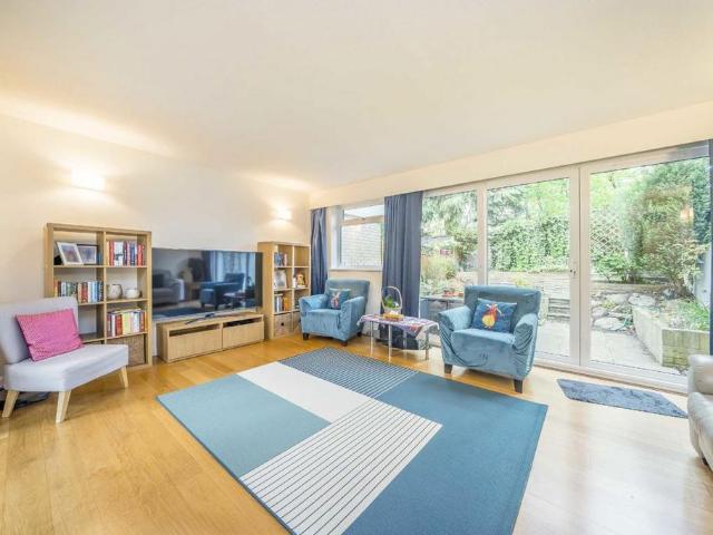 Lansdowne Road, London SW20 5 bed terraced house to rent £4,500 pcm £1,038 pw