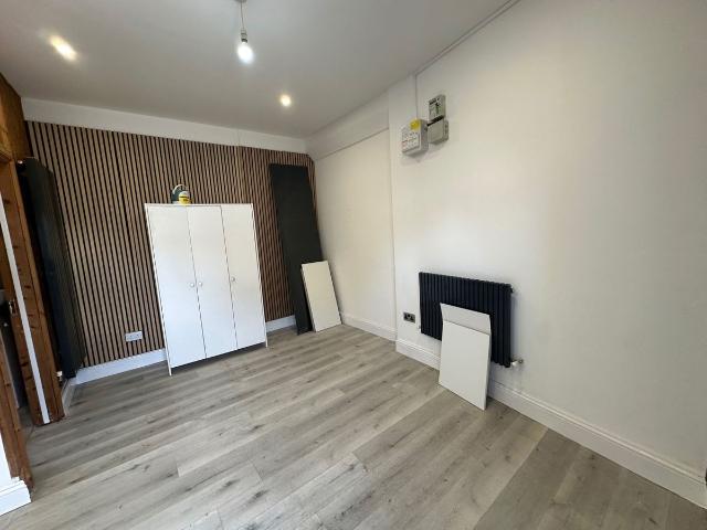 Lansdowne Road, Seven Kings IG3, Studio to rent, £850 pcm | PrimeLocation