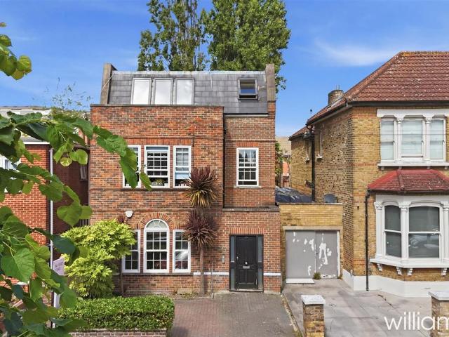Lansdowne Road, South Woodford E18, 2 bed flat to rent, £2,000 pcm | PrimeLocation