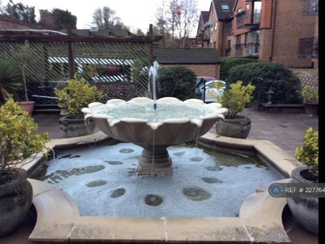Lansdowne Road, Surrey, CR8 2 bed flat to rent £1,730 pcm £399 pw