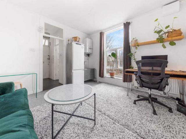 Lansdowne Way, London 1 bed flat to rent £1,700 pcm £392 pw