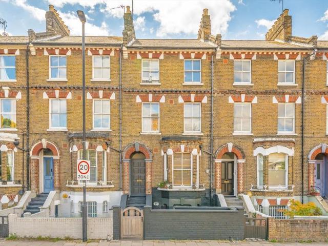 Lansdowne Way, London SW8 3 bed flat to rent £3,000 pcm £692 pw