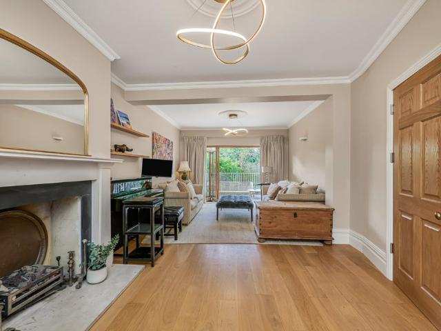 Lansdowne Way, London, SW8