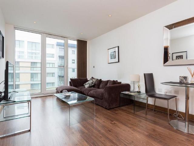 Lanson Building, 348 Queenstown Road. 1 bed apartment to rent £2,700 pcm £623 pw