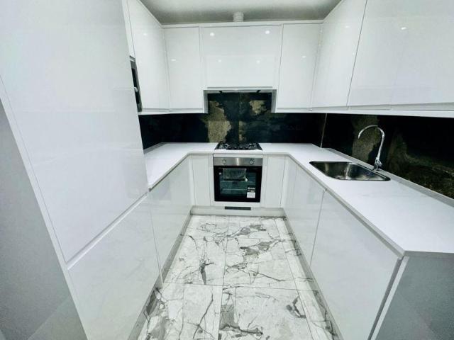 Laburnum Avenue, West Drayton, UB7 5 bed semi detached house to rent £4,700 pcm £1,085 pw
