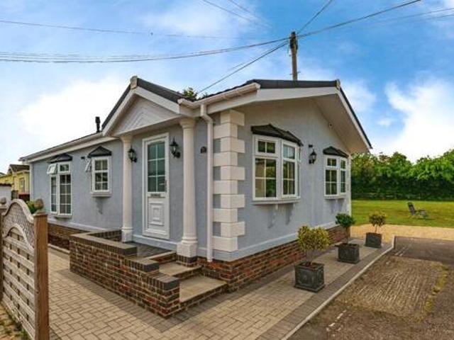 Laburnum Court, Smallfield, 2 Bedroom Park