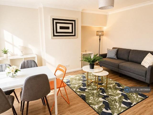 Laburnum Close, Cambridge, CB4 6 bed semi detached house to rent £3,750 pcm £865 pw