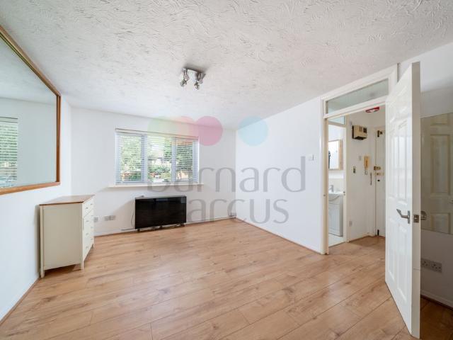 Laburnum Close, New Southgate, Poplar Grove