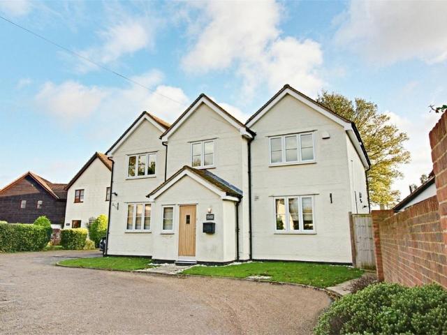 Laburnum Close, Sheering, Bishop's. 5 bed detached house to rent £2,550 pcm £588 pw