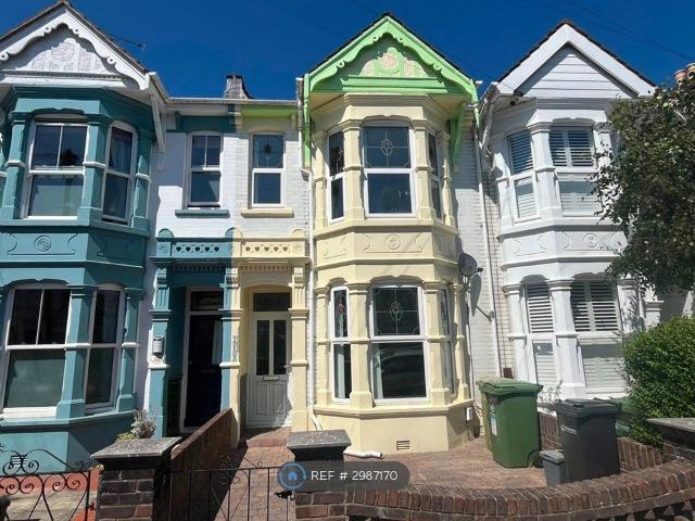 Laburnum Grove, Portsmouth PO2, 3 bed terraced house to rent, £1,550 pcm | PrimeLocation
