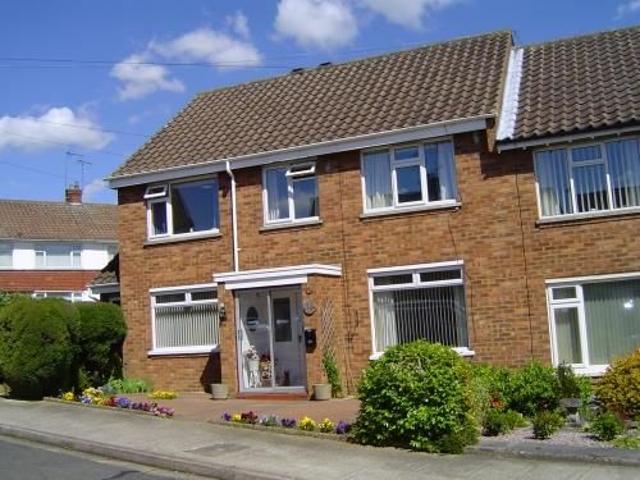 Laburnam Crescent, Spinney Hill, Northampton NN3, 2 bed flat to rent, £925 pcm | PrimeLocation
