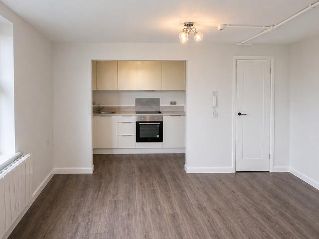 Laburnham Road, Maidenhead SL6, 2 bed flat to rent, £1,500 pcm | PrimeLocation