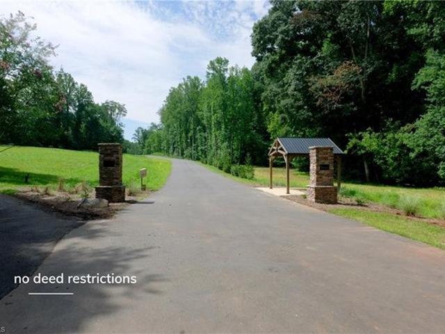 Labrador Ln, Winston Salem, NC 27106