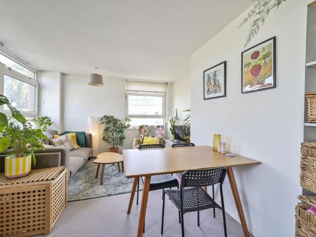 Lacy Road, West Putney, London, SW15 3 bed flat to rent £3,000 pcm £692 pw