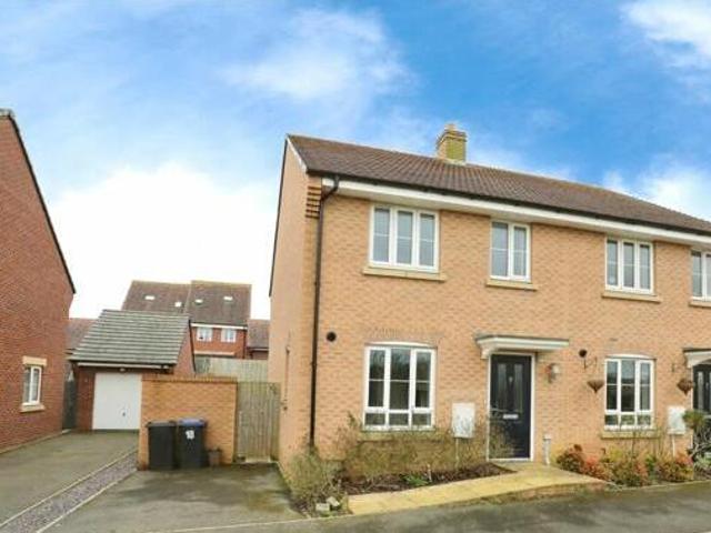 Lacemaker Crescent, Woodford Halse, 3 Bedroom Semi detached