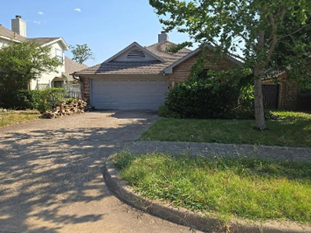 Lacewood Dr