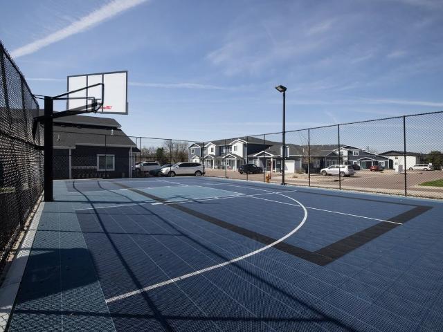 Lacey Village Townhomes 2 Bedroom Apartment for Rent at 510 N Bahnson Ave, Sioux Falls, SD 57103