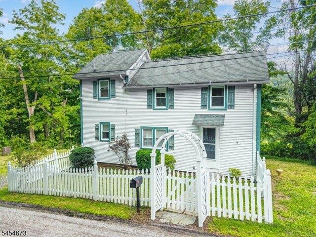 Laceytown Rd, Hardyston, Home For Sale