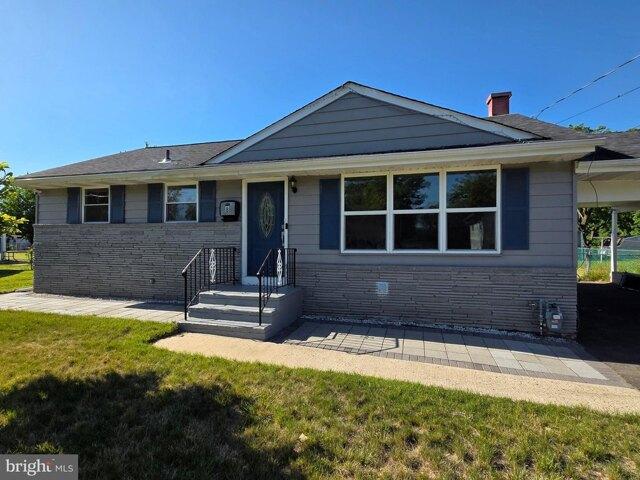 Laclede Dr, Burlington Township, Home For Sale