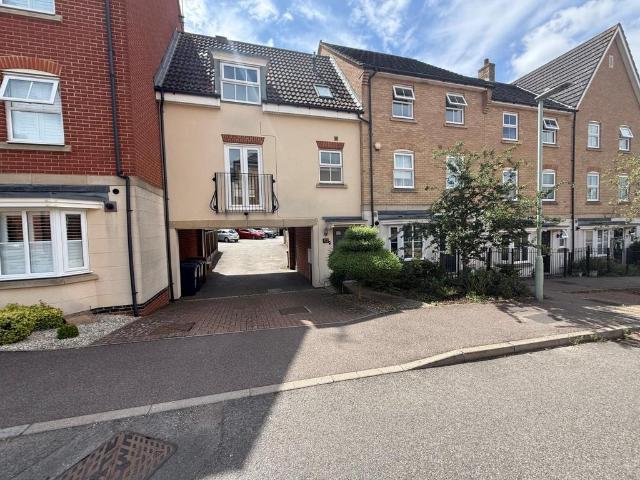 Lady Margaret Gardens, Ware 3 bed terraced house to rent £1,649 pcm £381 pw