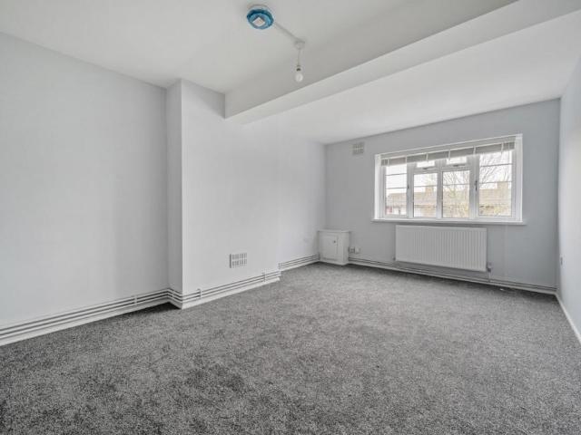 Lady Margaret Road, Southall. 3 bed flat to rent £1,800 pcm £415 pw